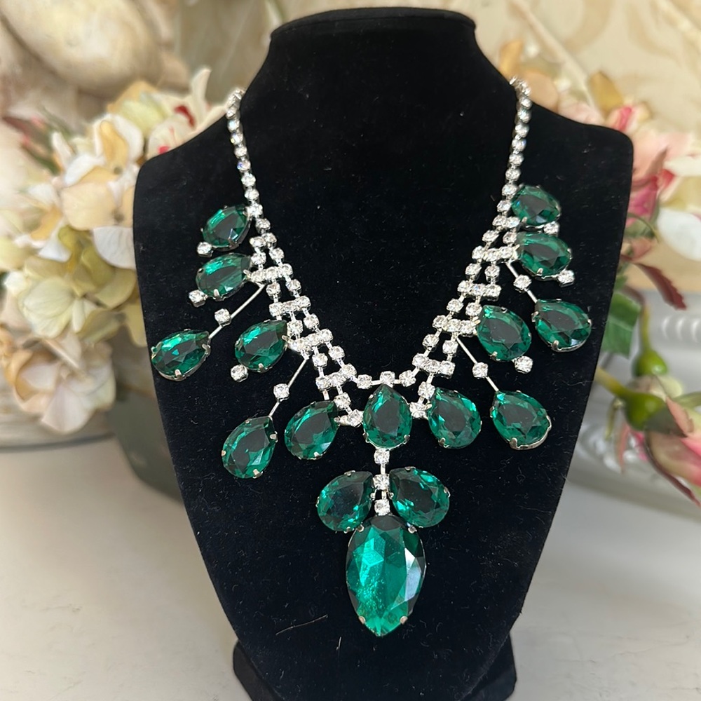 Elegant Rhinestones, Emerald, Green, And Crystal Neck… - Gem